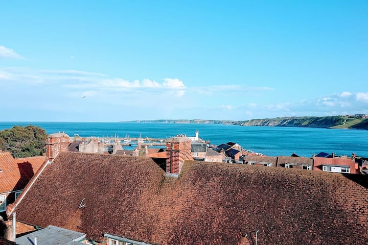 Stunning Sea Views Set In Scarborough's Old Town - Yorkshire