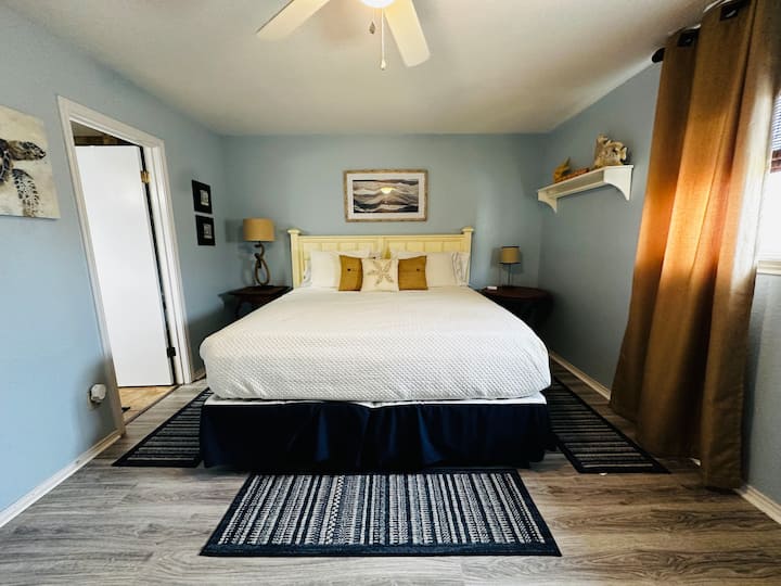 Toes In The Sand: Beach Just Across The Street! - Corpus Christi, TX