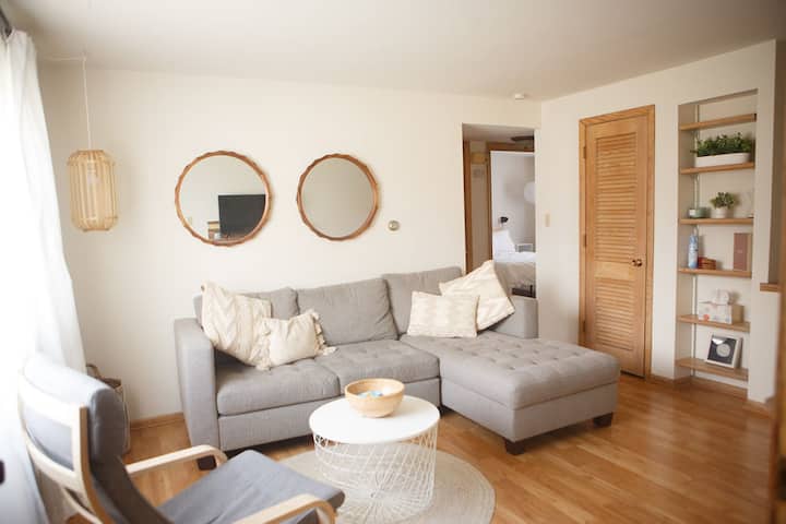 Welcoming Bohemian Westerville Getaway - Polaris, OH