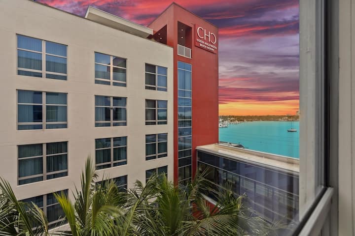 Luxury Beachside Condo With Bathtub - Cs23 - Hollywood, FL