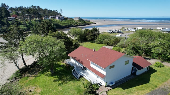 Joe Creek Inn- Unique Home - Pacific Beach, WA