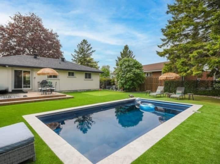 Luxe 3br Home With Pool, Parking And 3-hole Green - Ottawa
