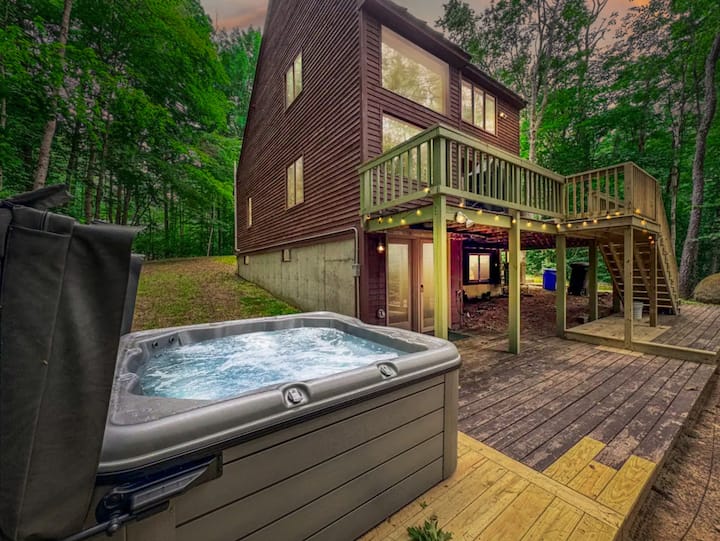 Cozy Mt. Home Tucked Away Yet Close To Everything! - North Conway, NH