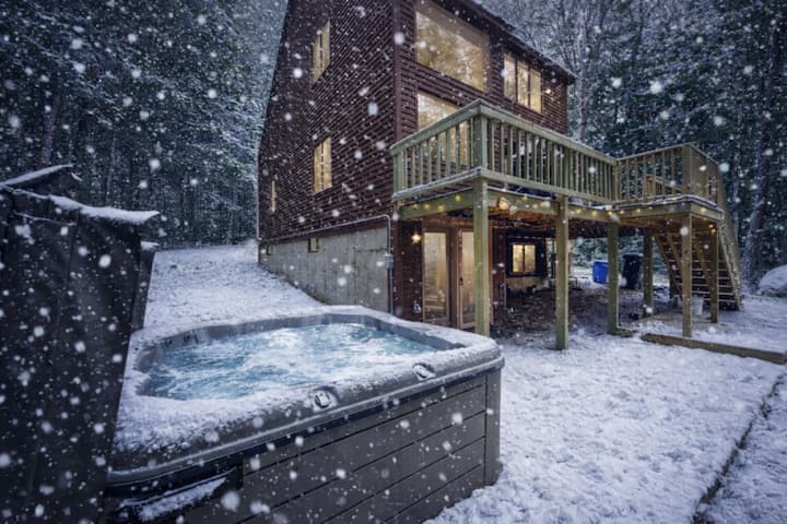 Cozy Mt. Home Tucked Away Yet Close To Everything! - North Conway, NH