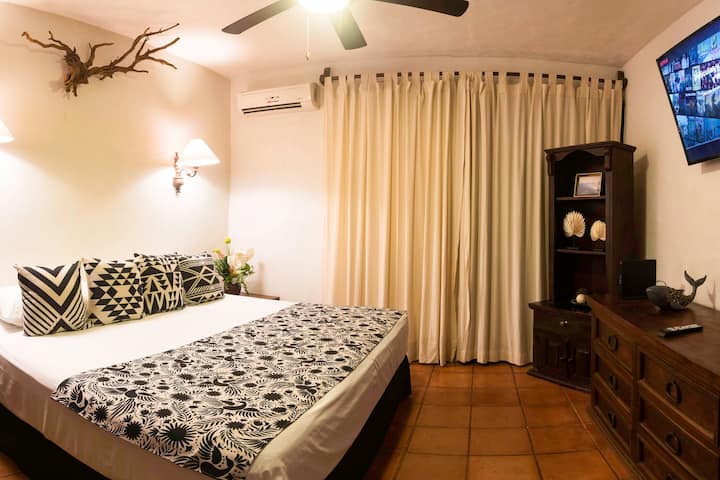 Garden View Condo, 2 Pools, Walk To The Beach! - Puerto Vallarta
