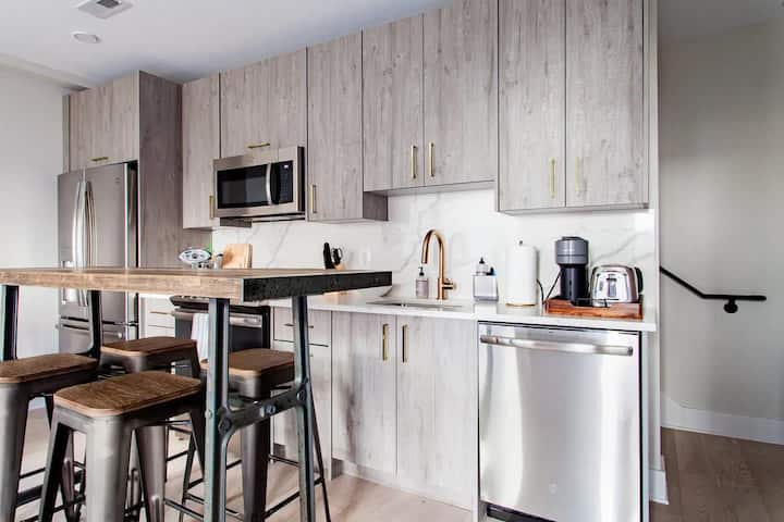 Chic 2-story Apartment In Superb Dc Location - Takoma Park, MD