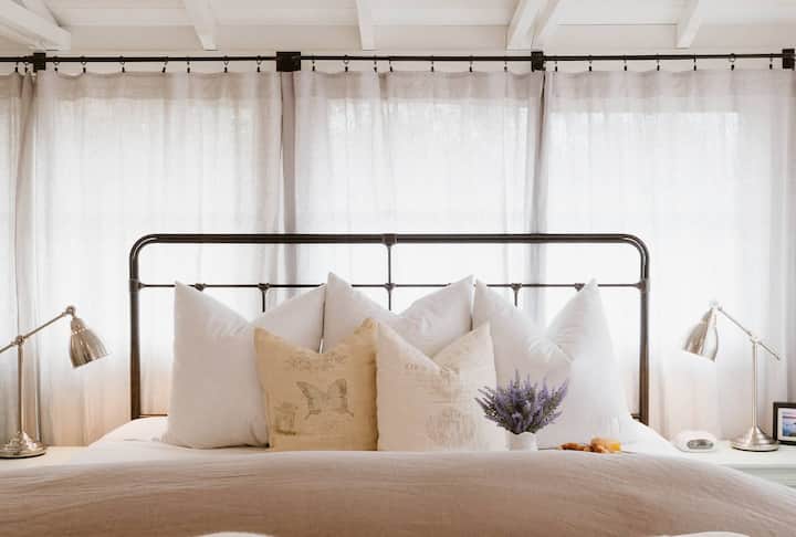 Barefoot Comfort In Carmel - Steps To Town & Beach - Carmel-by-the-Sea, CA