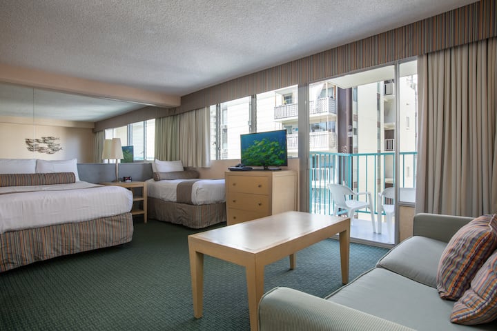 Aqua Aloha Surf Waikiki #704 Deluxe Studio - University of Oklahoma, Joint Base Pearl Harbor-Hickam