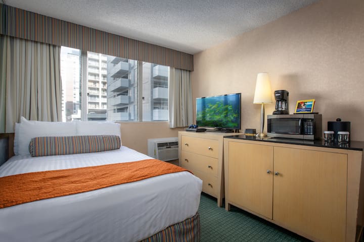 Aqua Aloha Surf Waikiki | City Views & Pool - Honolulu