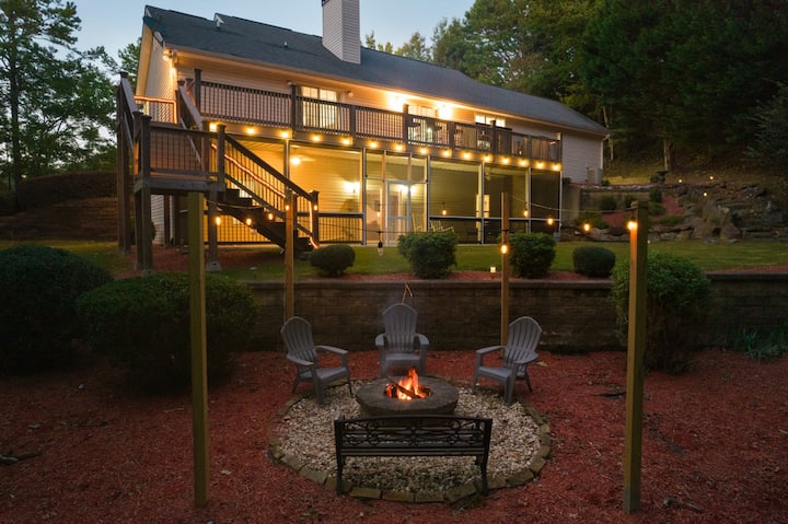 The Toasty Marshmallow / Private, Modern Cabin - Helen, GA
