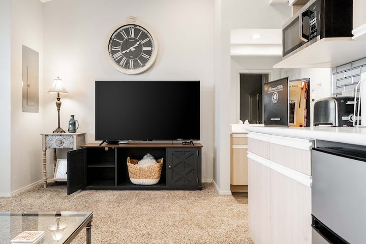 King Suite With Whirlpool Tub, Private Balcony - 布蘭森