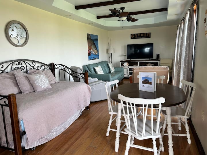 Dream Worx Is A Cozy 1 Bedroom Rental - Grand Isle, LA
