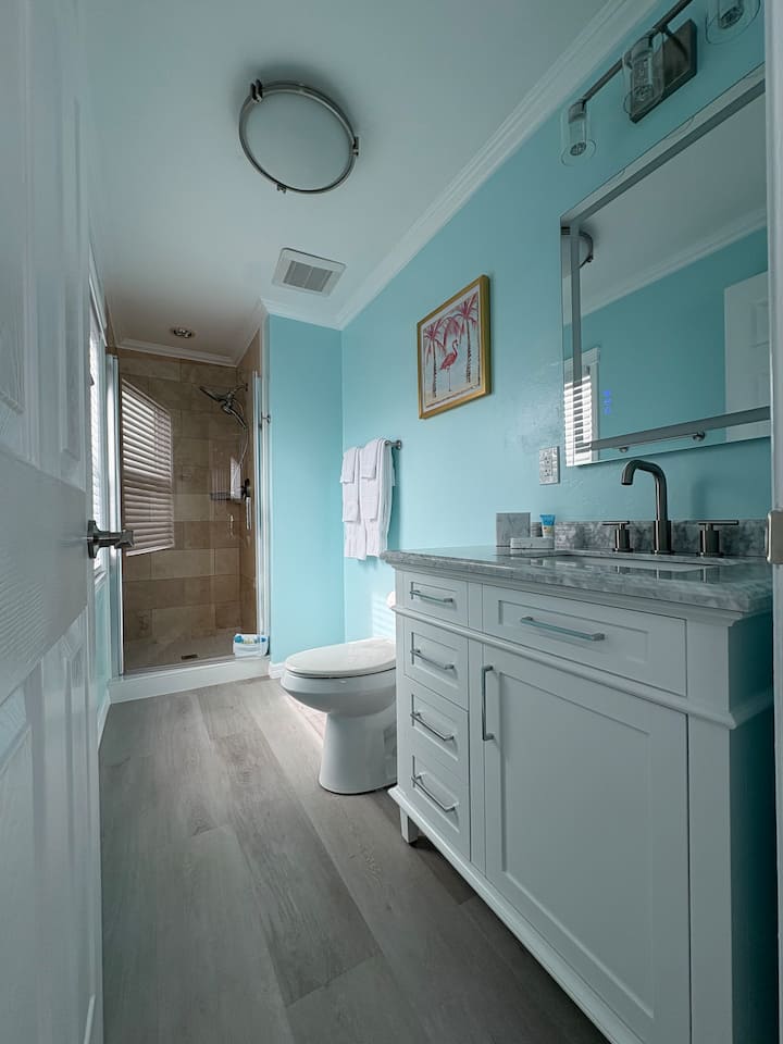 Flamingo Inn 101 – King Bed, Steps To Sand - Fort Myers Beach, FL