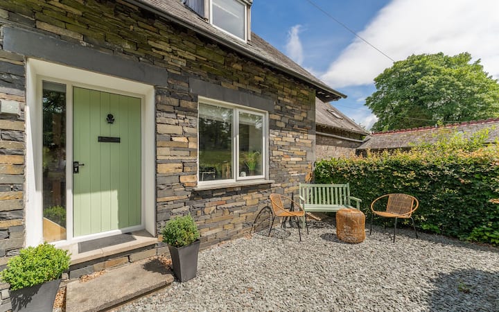 Duckling Cottage, Pullwood Bay -Shared Lake Access - Coniston