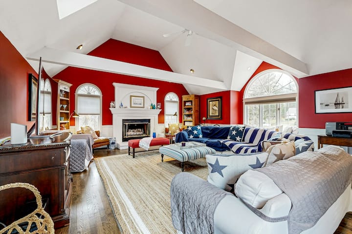 3br Elegant Home With Pool & Firepit, Near Golf - Sandwich, MA