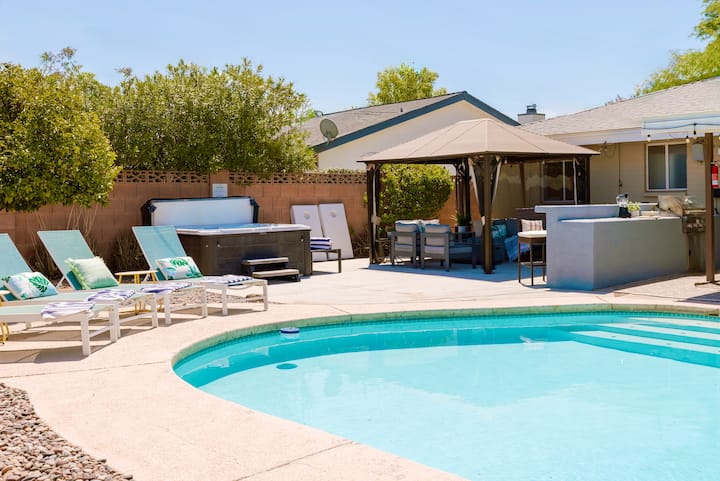 Dig Friendly, Pool, Outdoor Lounge + Tv - Scottsdale, AZ