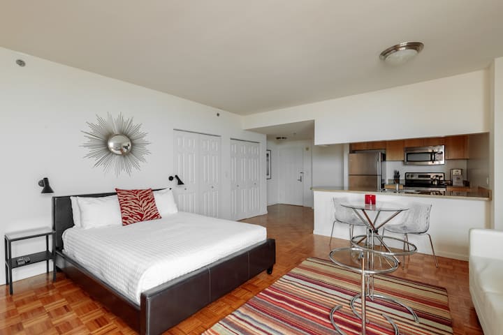 Modern Cozy Studio, Steps From Path Train Station - Jersey City, NJ