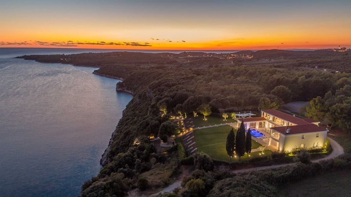 Ultra Modern Villa Sleek With 5 Bedrooms And Large Pool, Gym & Spa - Rovinj