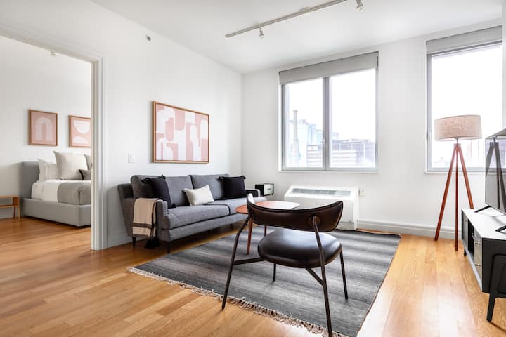 Blueground | Hell's Kitchen, Doorman, Nr Cntrl Prk - Manhattan, NY