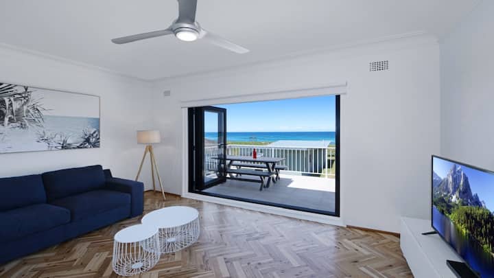 Elanora 3 - Beachfront Unit With Views! - Avoca Beach