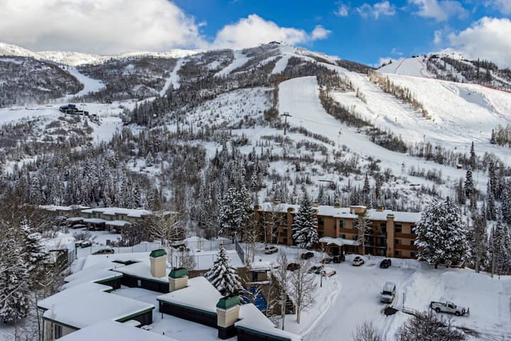 Ski In/out-heated Pool-hottub-deck-gym Access-wood Fireplace-mtn View-elevator-private Grill - Steamboat Springs