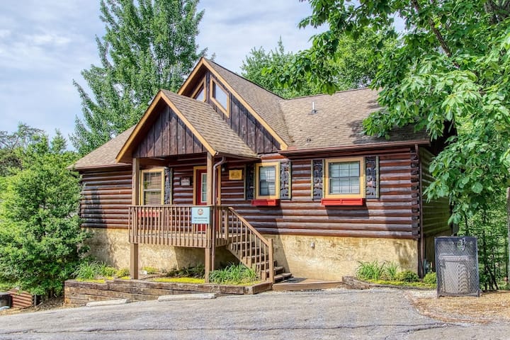 *Luxury 4 Br Cabin! Hot Tub + Near Dollywood* - Blue Ridge Mountains