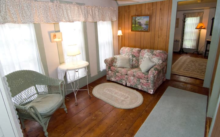 Mad River Room - Mountain Fare Inn - Campton, NH