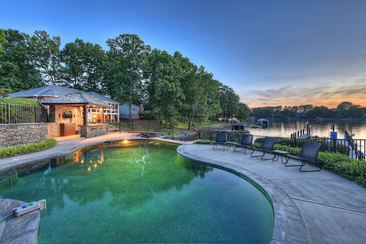 Sleeps 20 • Lakefront, Pool, Hot Tub, Sauna, Dock - Denver, NC