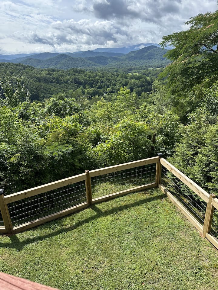 “Mystical Moose” Log Cabin - Townsend, TN