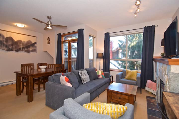 Quiet Tranquil Setting. Updated Townhouse Free - Whistler