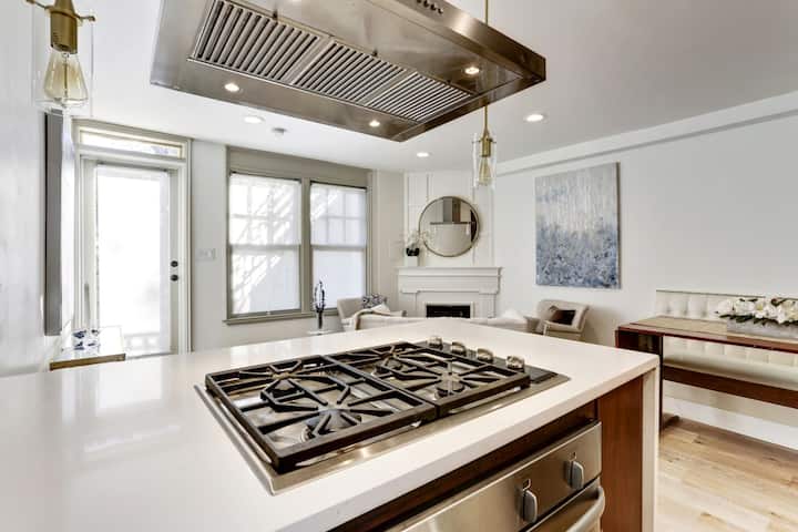 Sunny 2br W/chef’s Kitchen, Patio, East Capitol - Washington, D.C.