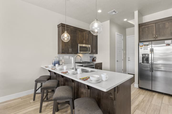 Os 24, Sleeps 16, Near Resort Amenities - Utah