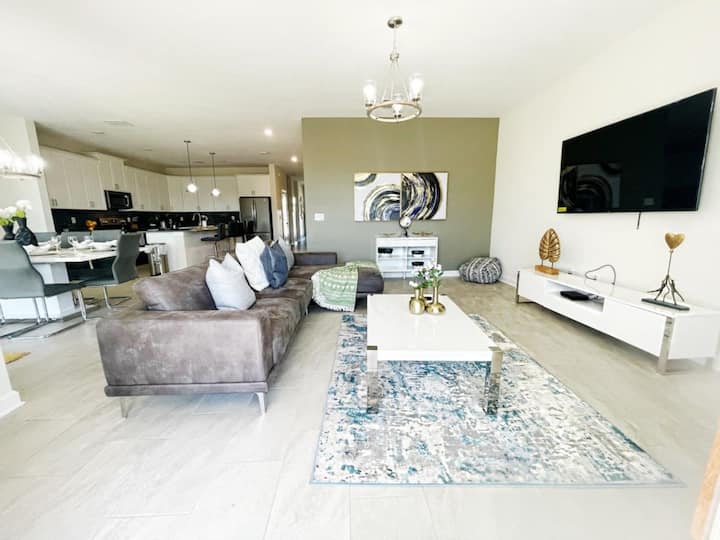 Luxury 6 Bedroom 5 Bath Pool Home 199 - Nepal