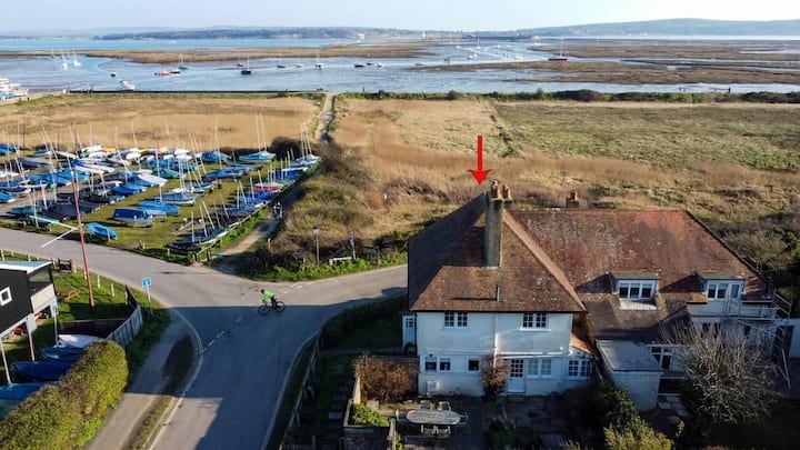 The Old Post Office- Beside The Sea Bliss + Views! - Milford on Sea