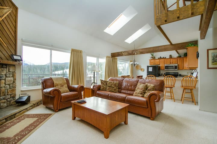 Amazing View 2br Mountainview 3rd-floor - Silverthorne, CO