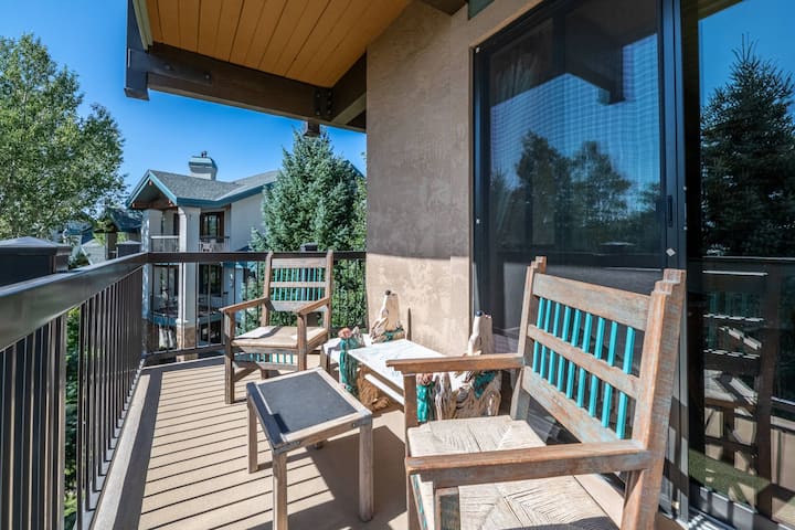 Hike-in/hike-out W/amazing Panoramic Views + Heated Pool-hot Tub-gym Access-fireplace-elevator-deck - Steamboat Springs