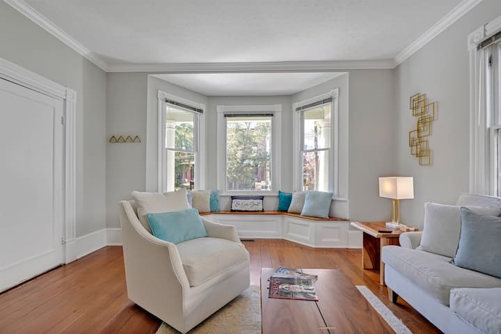 Savannah Suite On Front - Wilmington, NC