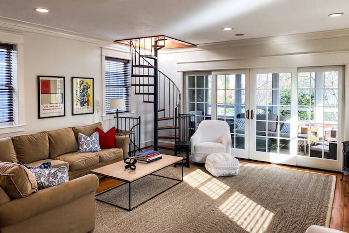 2026 Commissioning Week Promo: Book 6 Nights, Get The 7th Free - Annapolis, MD