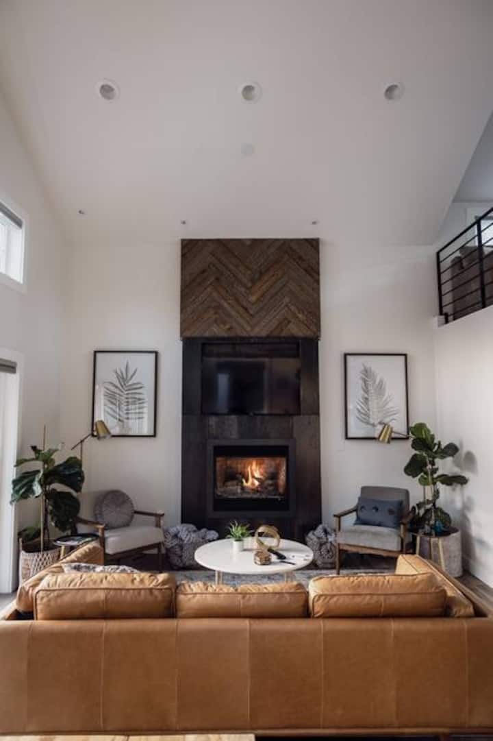 The Gateway Getaway- High Ceilings, Epic View - Tiger Mountain, Issaquah