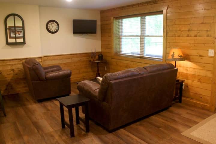 Fox Den Cabin - Beaver Creek Valley State Park, Caledonia