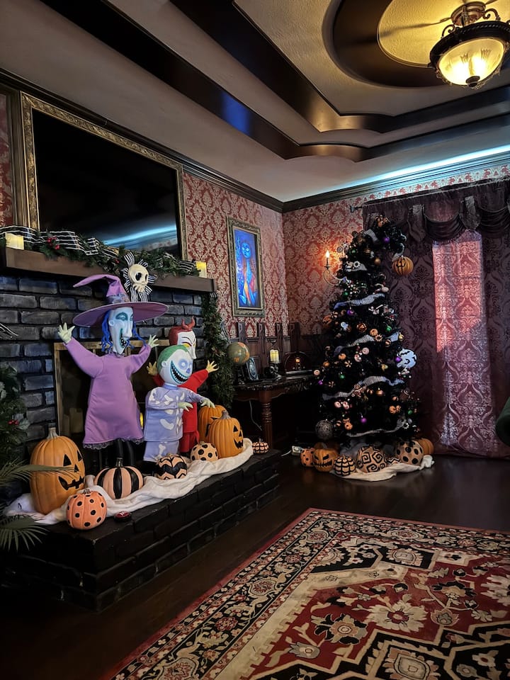 Haunted Mansion Inspired Retreat, 15 Min To Disney - Placentia, CA