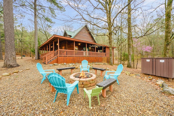 Escape To The Llama Lodge, A Family-friendly Retreat Nestled Among The Towering - Broken Bow, OK