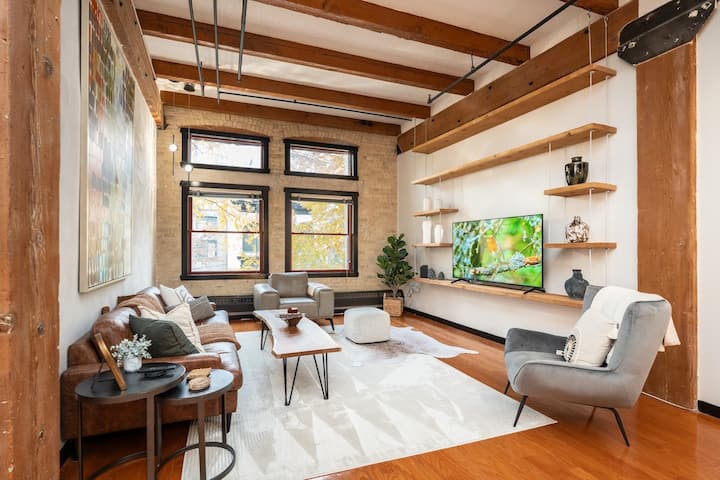 Luxurious Loft 2 Bed 2 Bath + 24/7 Heated Parking - Winnipeg