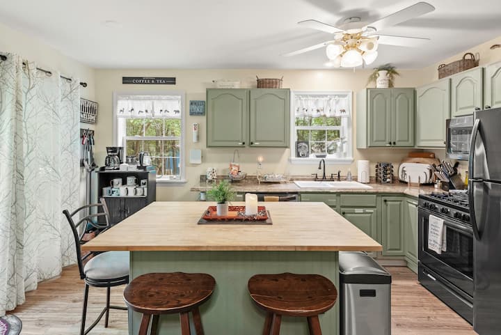 Ridge Retreat By Avantstay | Game Room & Fire Pit! - Pocono Raceway