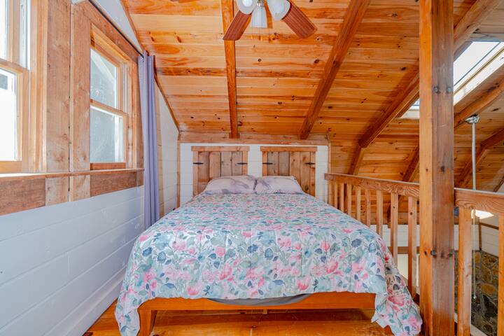 River Prop · River Prop · Spacious Rustic River Cabin 5 BR & 3.5 Bath w ...