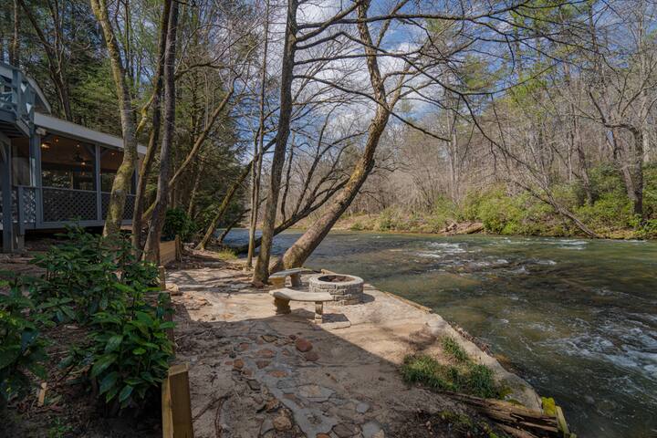 River Prop · River Prop · Spacious Rustic River Cabin 5 BR & 3.5 Bath w ...