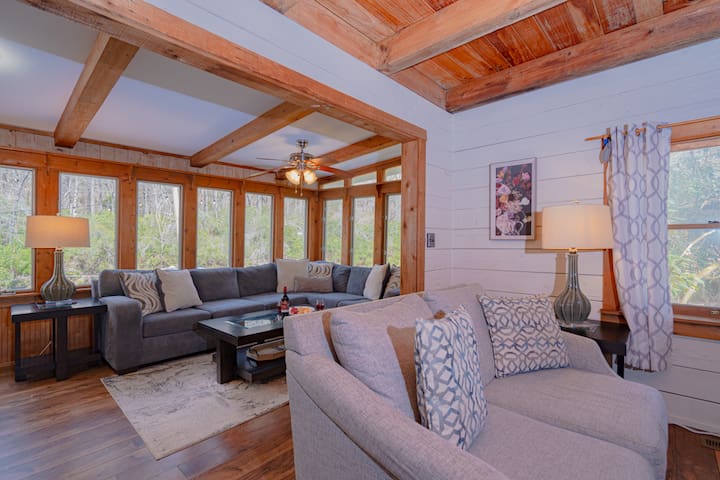 River Prop · River Prop · Spacious Rustic River Cabin 5 BR & 3.5 Bath w ...