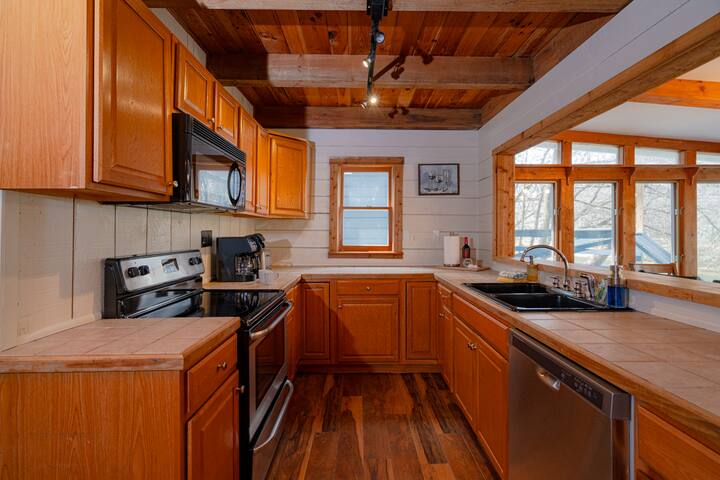 River Prop · River Prop · Spacious Rustic River Cabin 5 BR & 3.5 Bath w ...