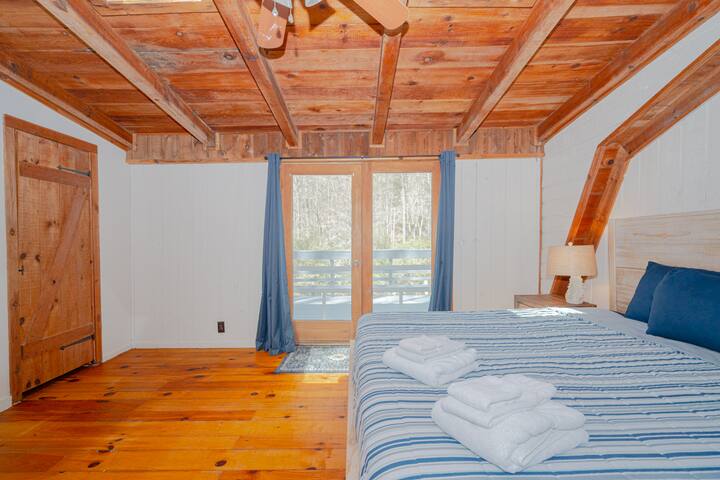 River Prop · River Prop · Spacious Rustic River Cabin 5 BR & 3.5 Bath w ...