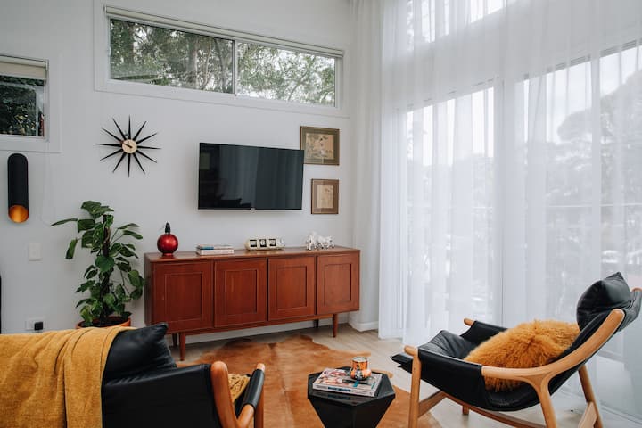 Retro Retreat - By Coast Hosting - Central Coast